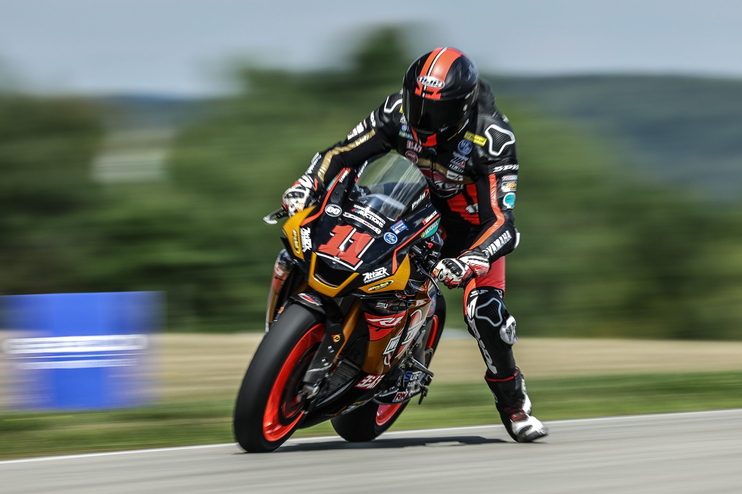 Injured Scholtz Leads Friday Qualifying At Pitt Race - MotoAmerica